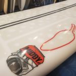 Chilli MIDDYお渡し、テールパッドとクリスタルグリップでWAXいらず | 福岡でサーフィンするならレイディックスへ！